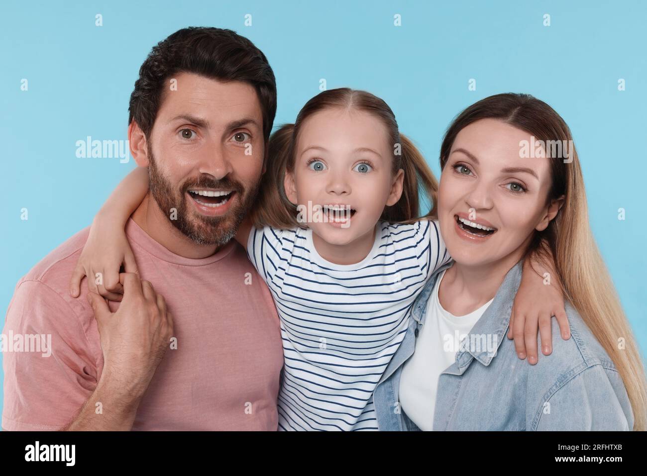 Surprised family hi-res stock photography and images - Alamy