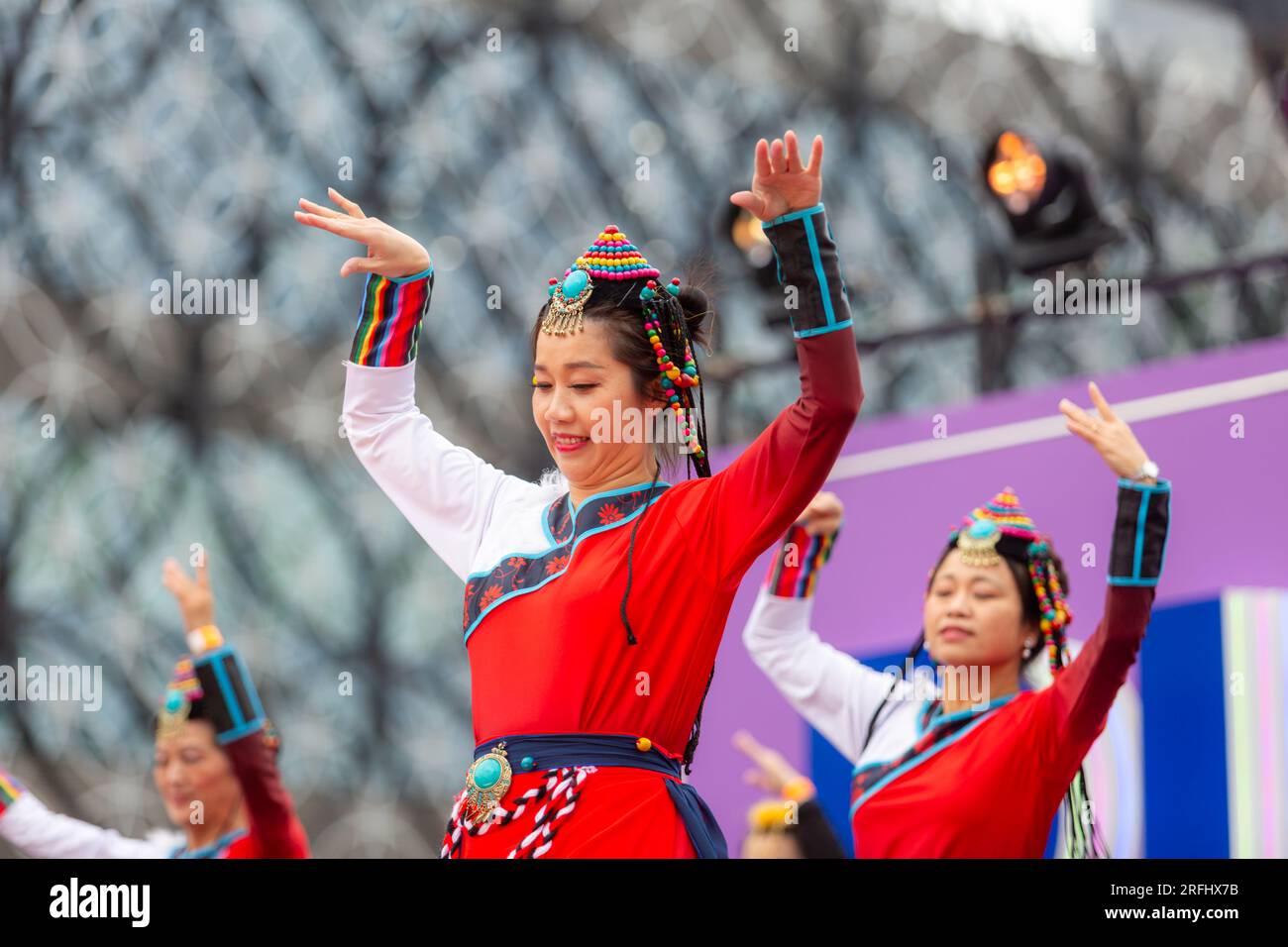 Chinese national costumes hi-res stock photography and images - Alamy