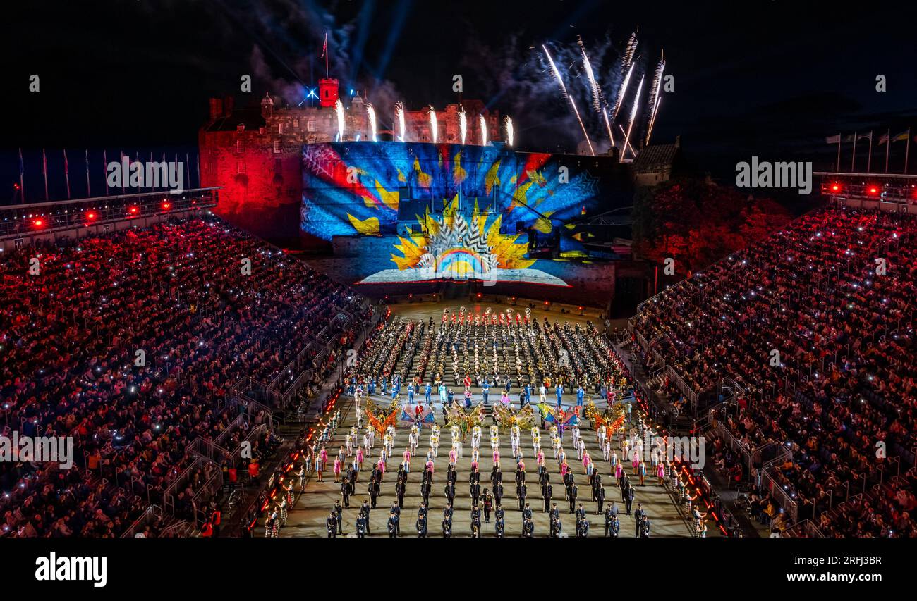 Edinburgh castle esplanade seating scotland hi-res stock photography ...