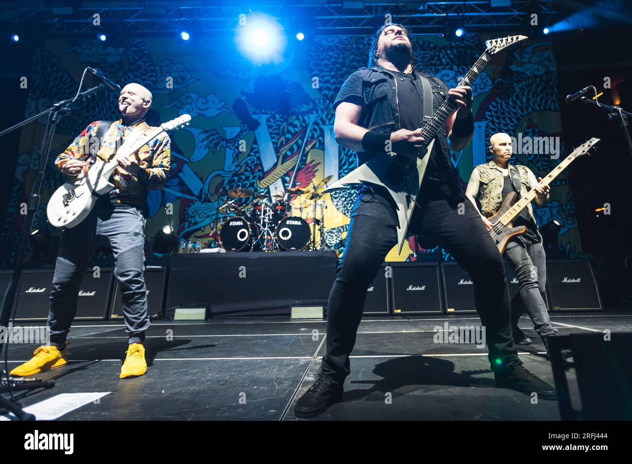 Heavy metal concert audience hi-res stock photography and images - Alamy