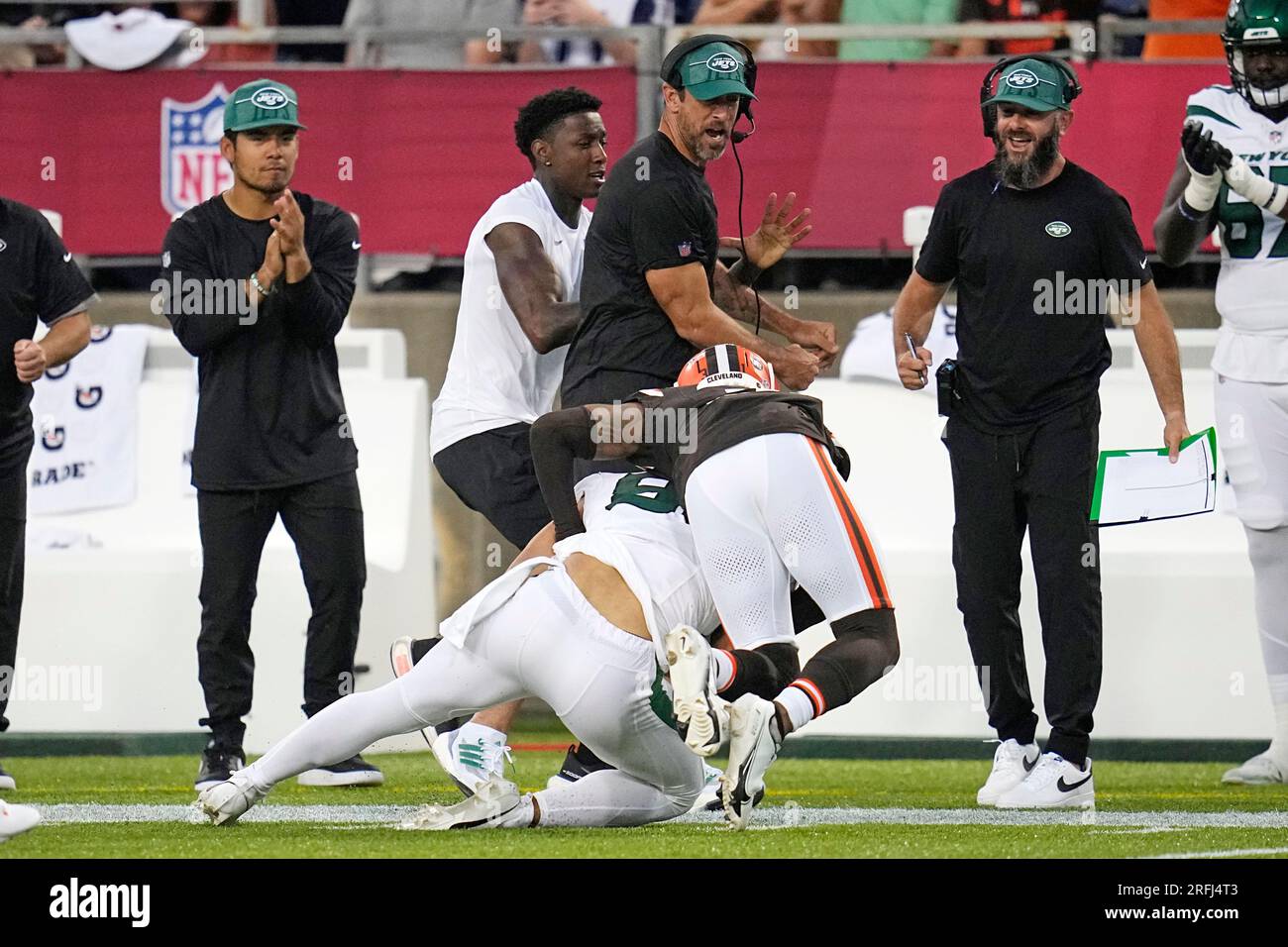 New York Jets quarterback Aaron Rodgers, top center, celebrates on the ...