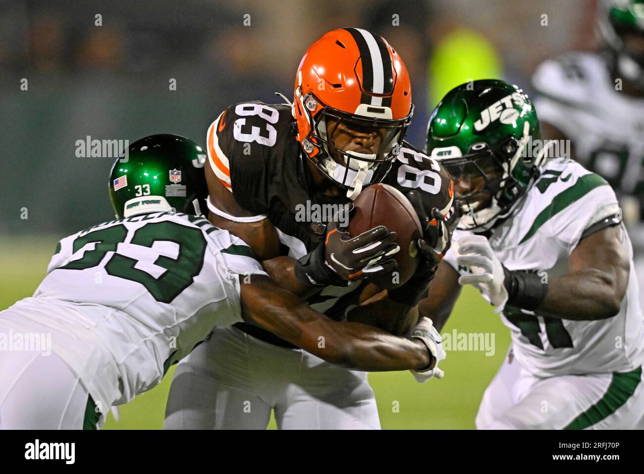 Cleveland Browns tight end Zaire Mitchell-Paden (83) is tackled by New ...