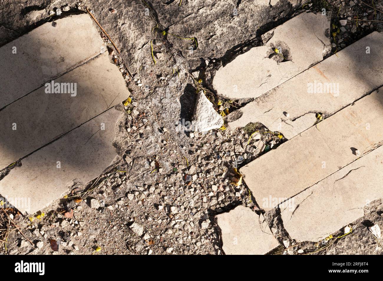 Footpath made stone tiles hi-res stock photography and images - Alamy