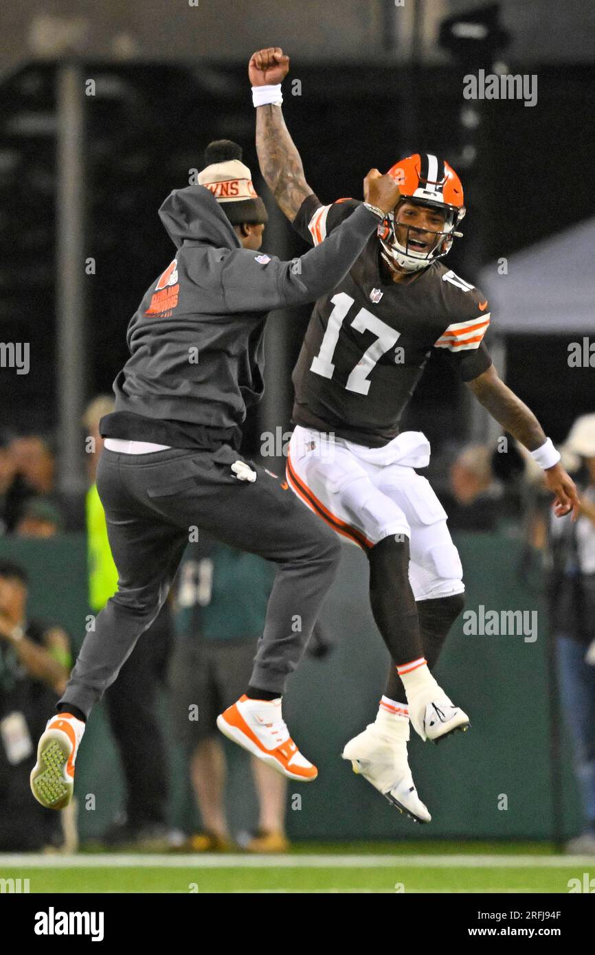 Cleveland Browns quarterback Dorian Thompson-Robinson (17) celebrates ...