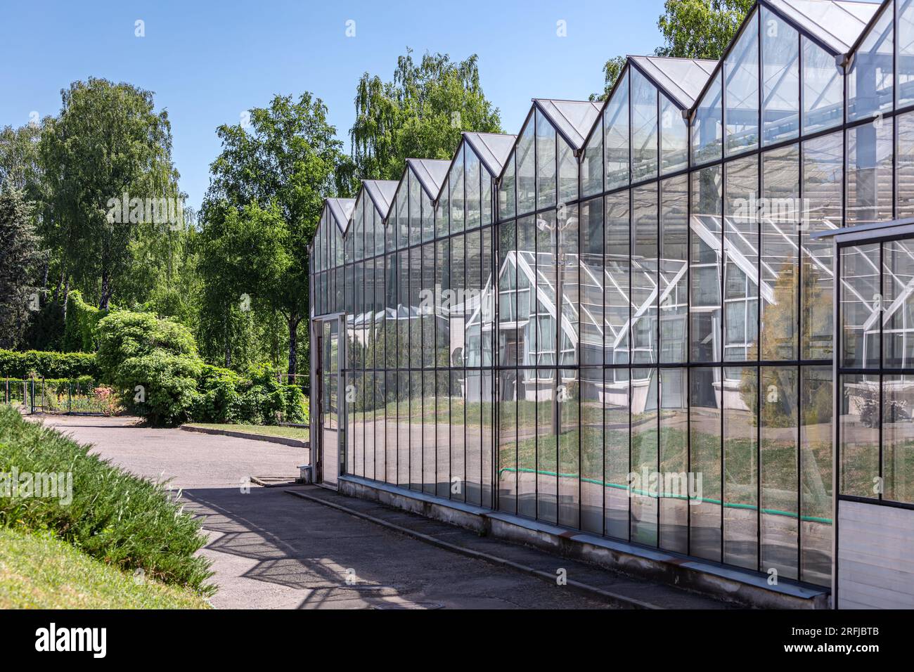 Greenhouse architecture botanical garden hi-res stock photography and ...