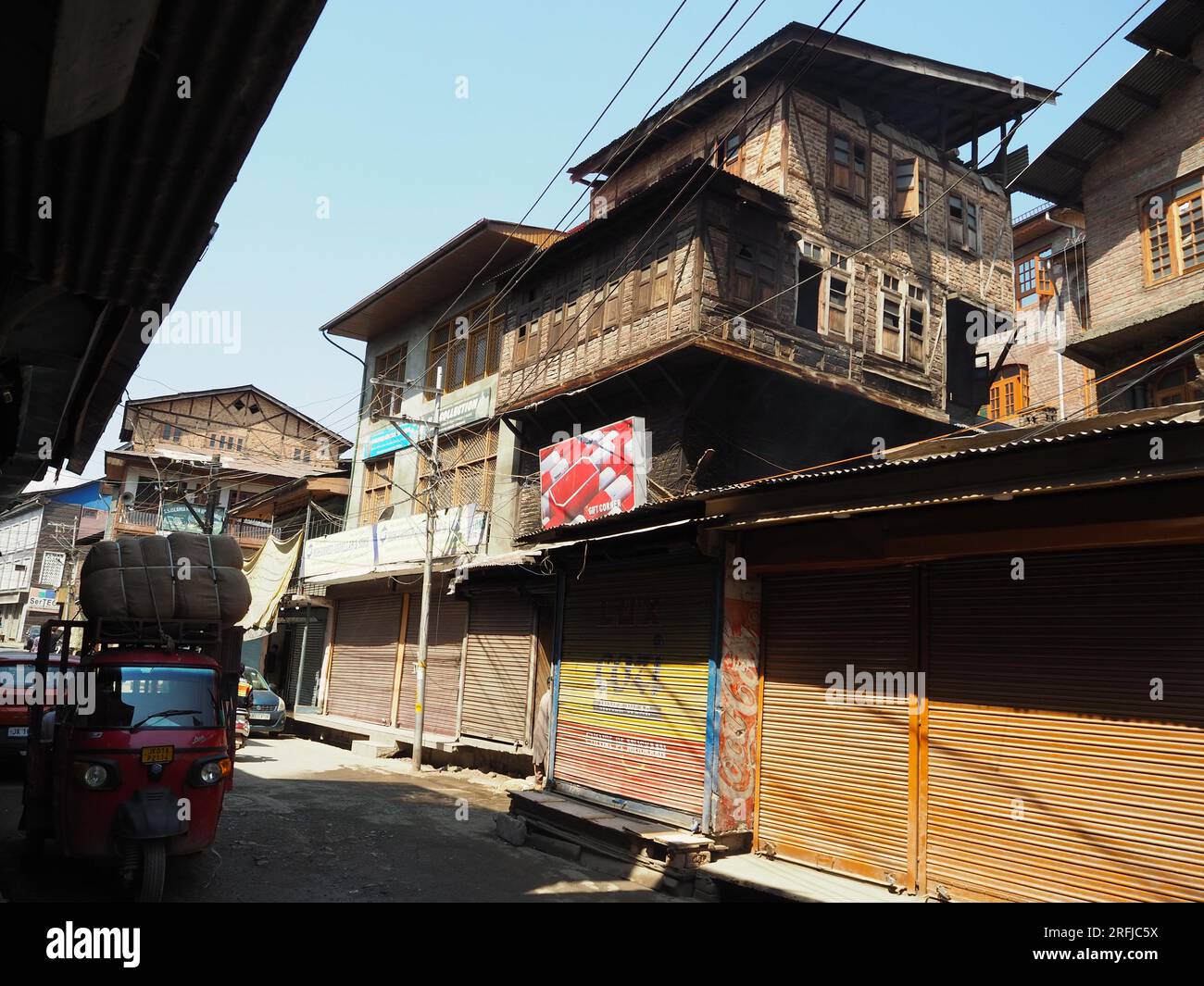 Srinagar old town Stock Photo - Alamy
