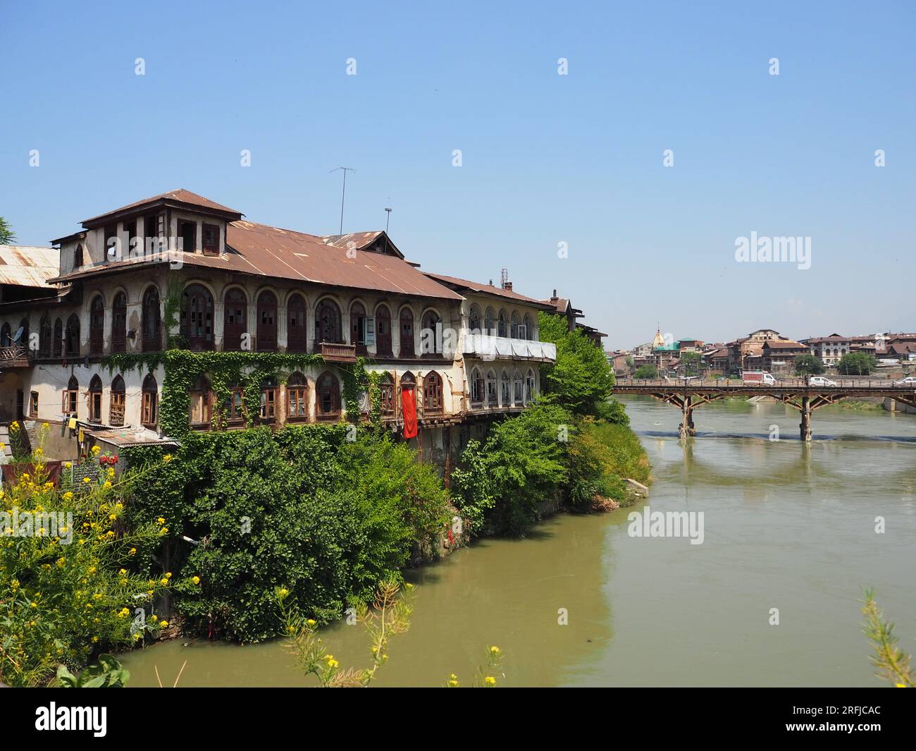 Jhelum river, Srinagar, India Stock Photo - Alamy