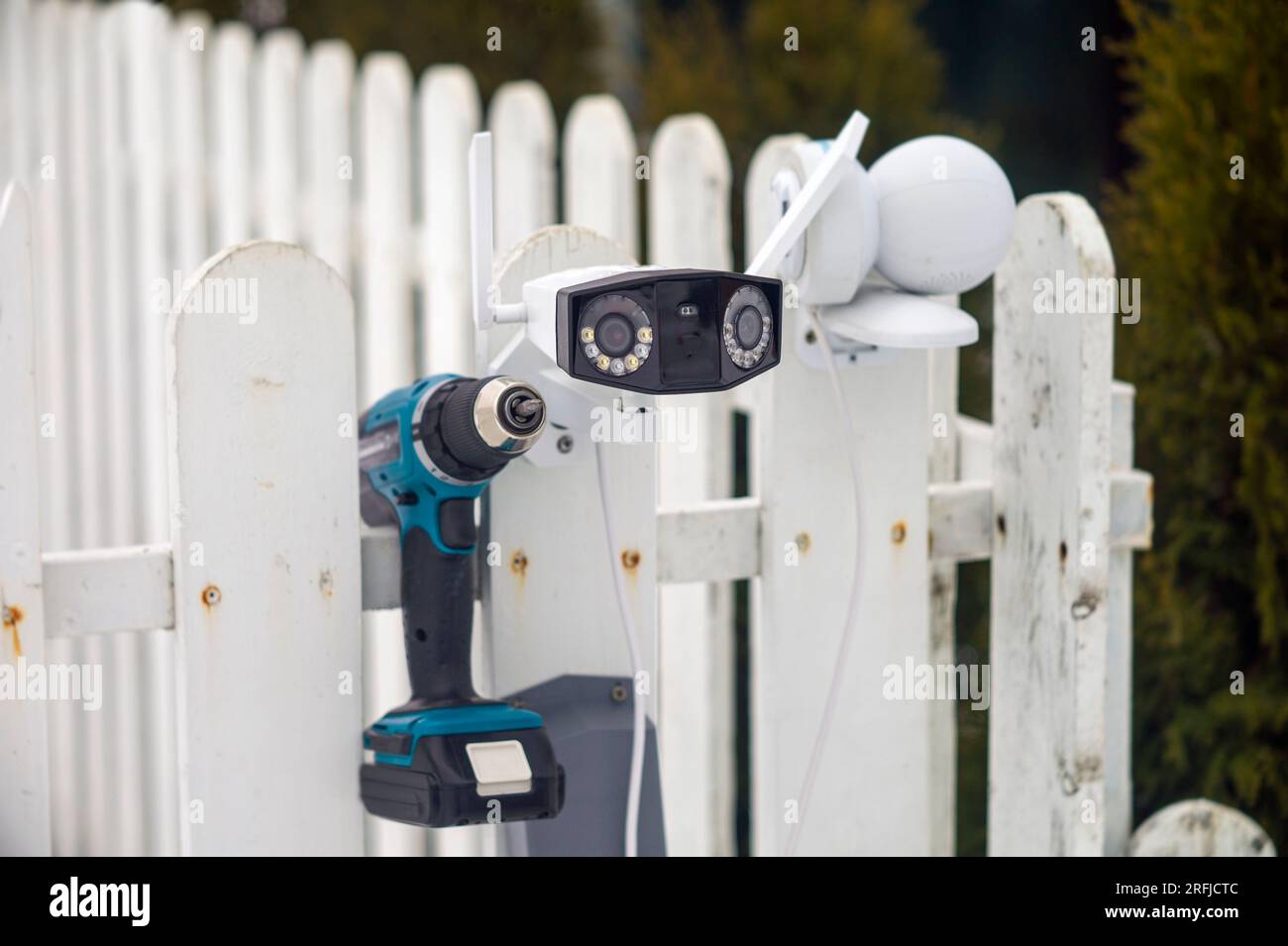 Installing surveillance camera hi-res stock photography and images - Alamy
