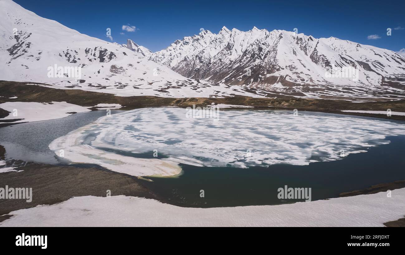 Pensi La also known as Penzi La, mountain pass 4,400 m. between Suru ...