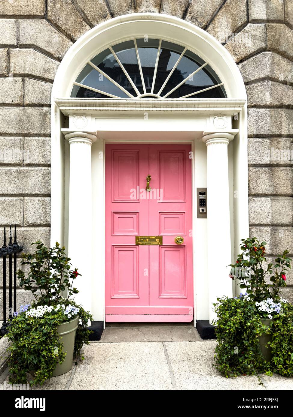 Housing front door ireland hi-res stock photography and images - Alamy