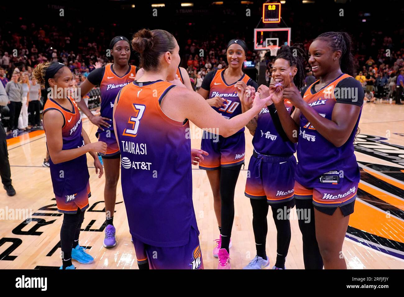 Phoenix Mercury guard Diana Taurasi (3) celebrates with teammates after ...