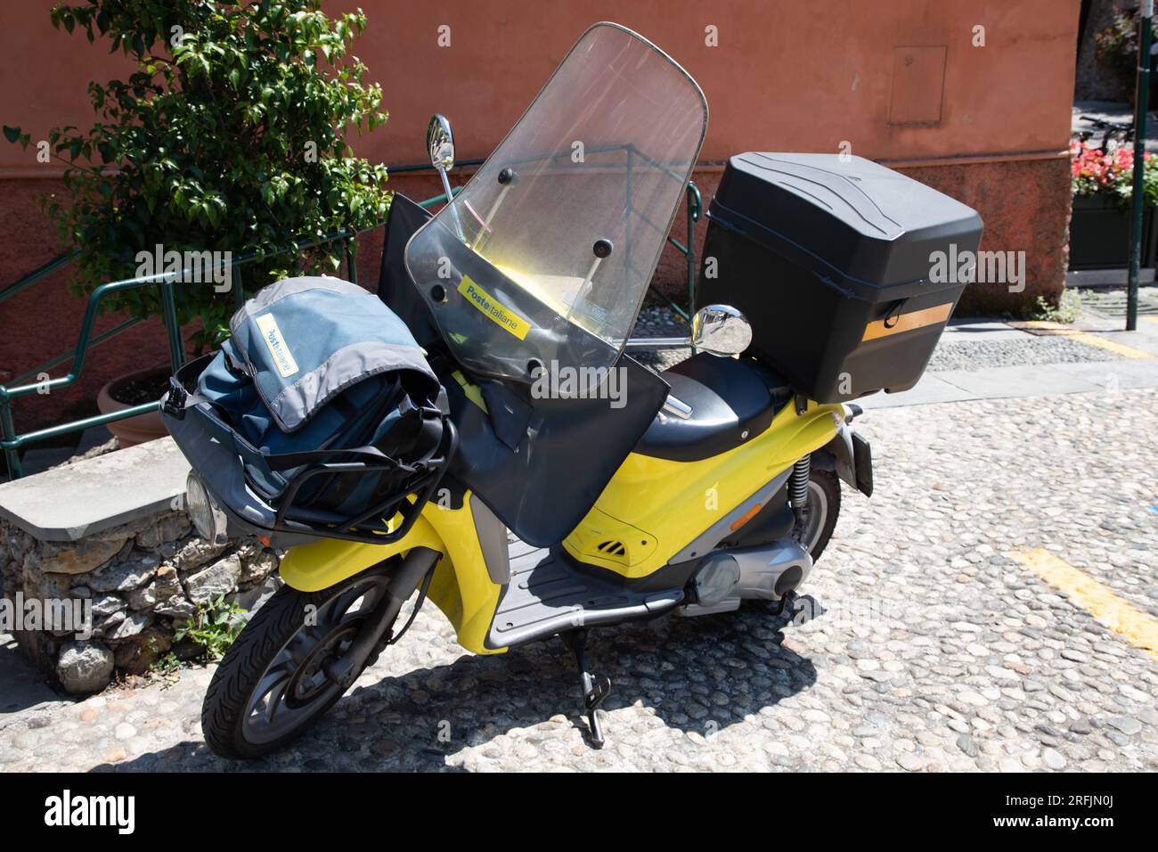 Poste italiane logo hi-res stock photography and images - Alamy