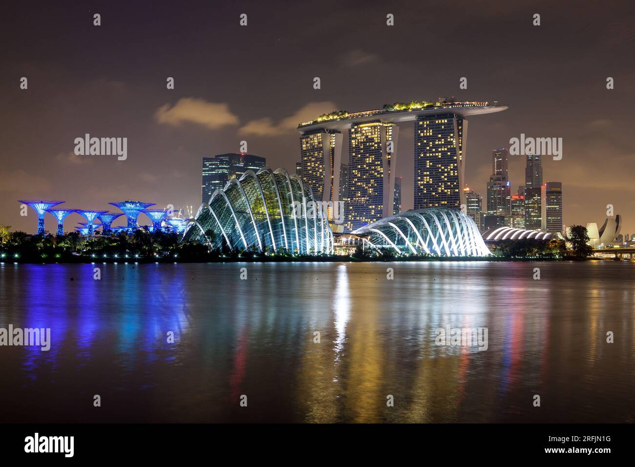 Night singapore city famous downtown hi-res stock photography and ...