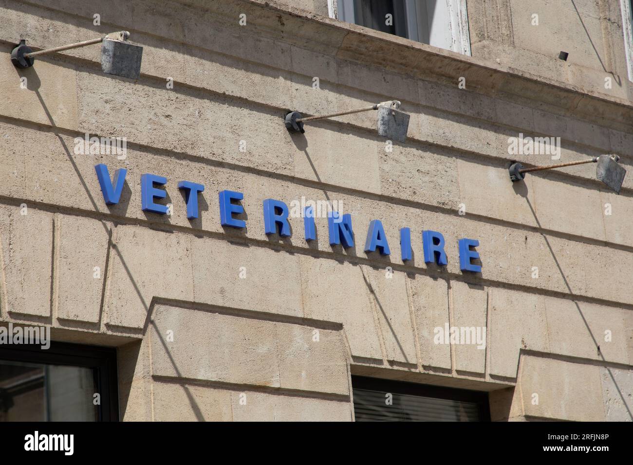 Sign vet signage hi-res stock photography and images - Alamy