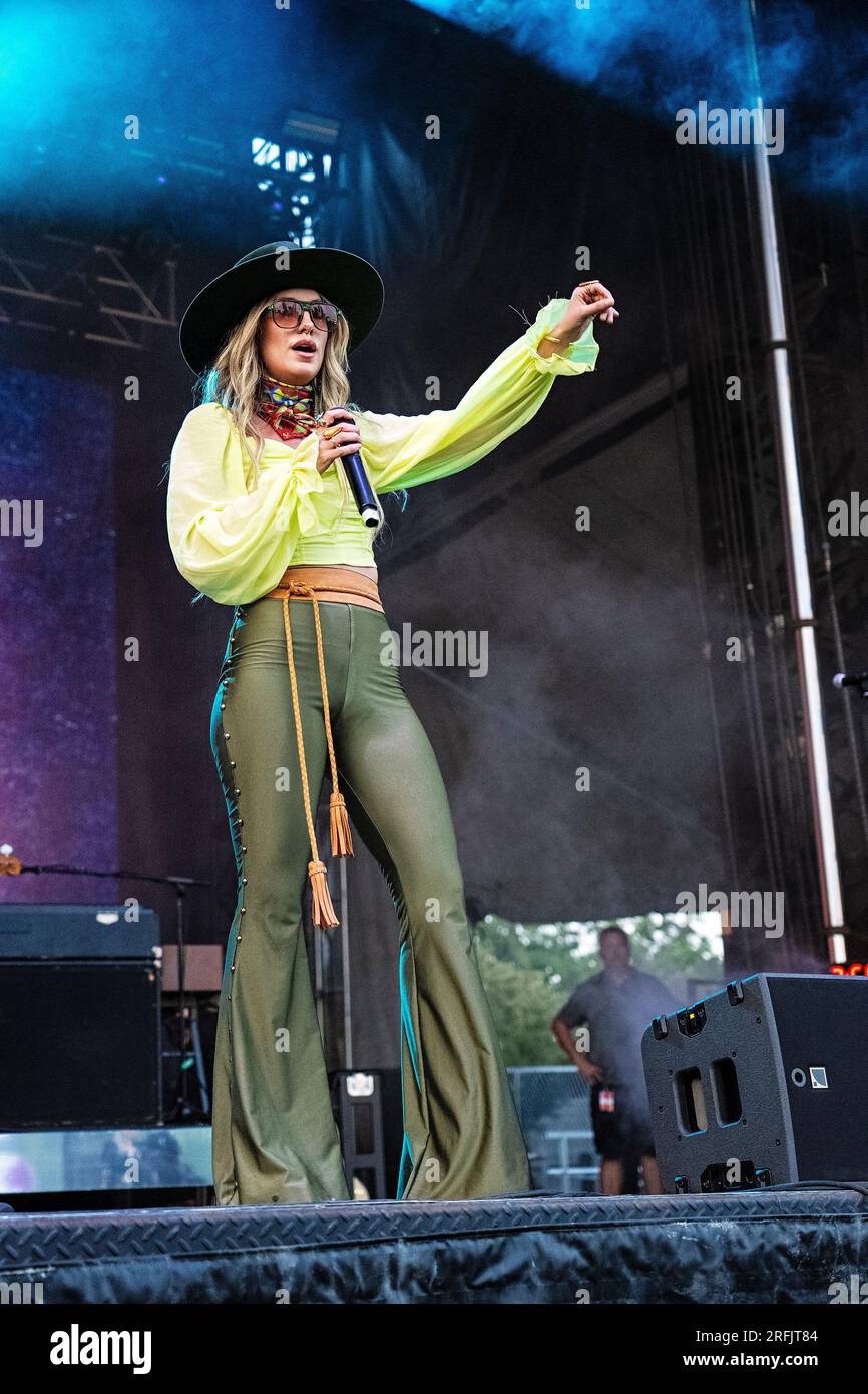 Lainey Wilson performs on day one of the Lollapalooza Music Festival on ...