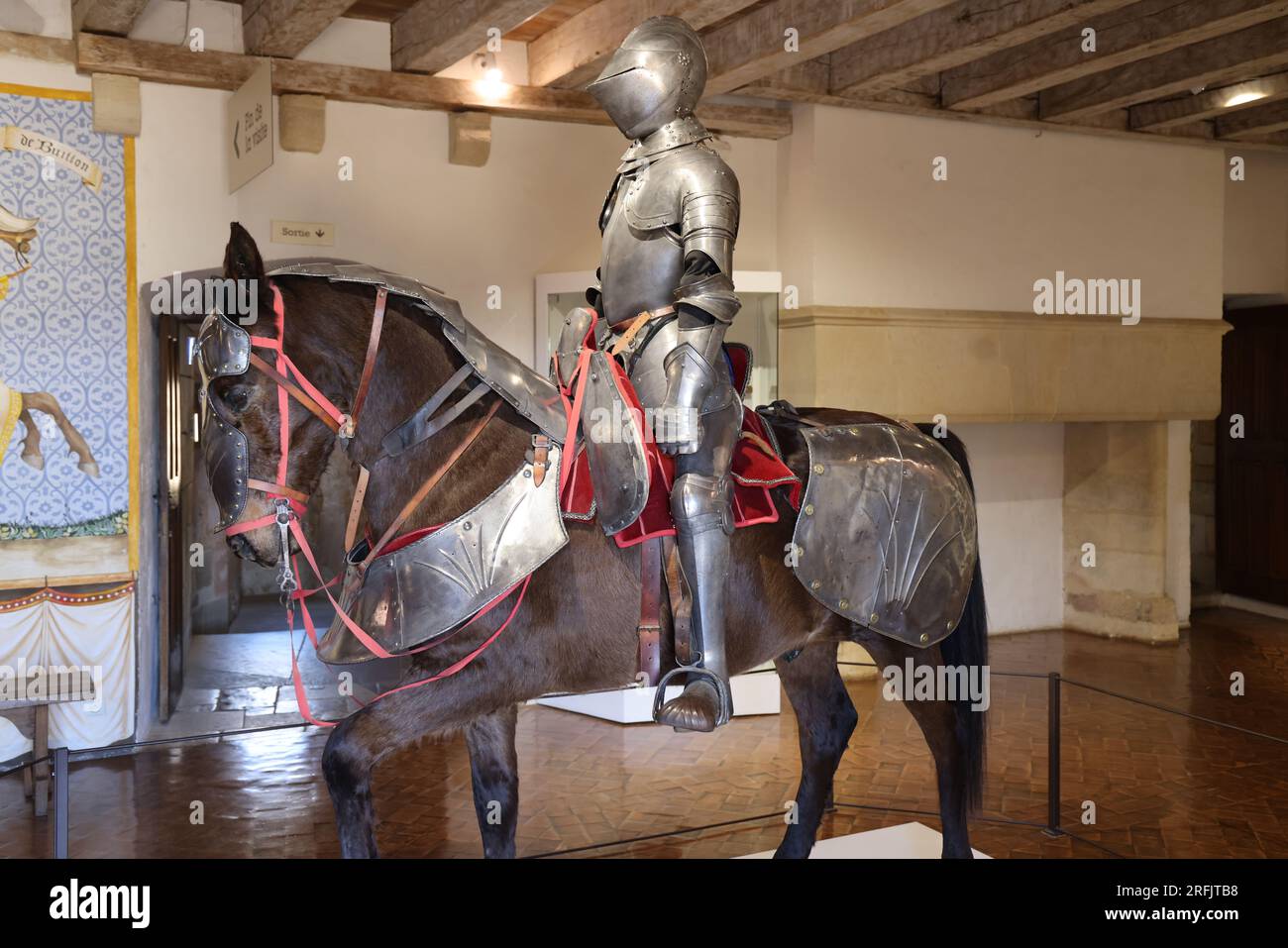 Armes moyen age hi-res stock photography and images - Alamy