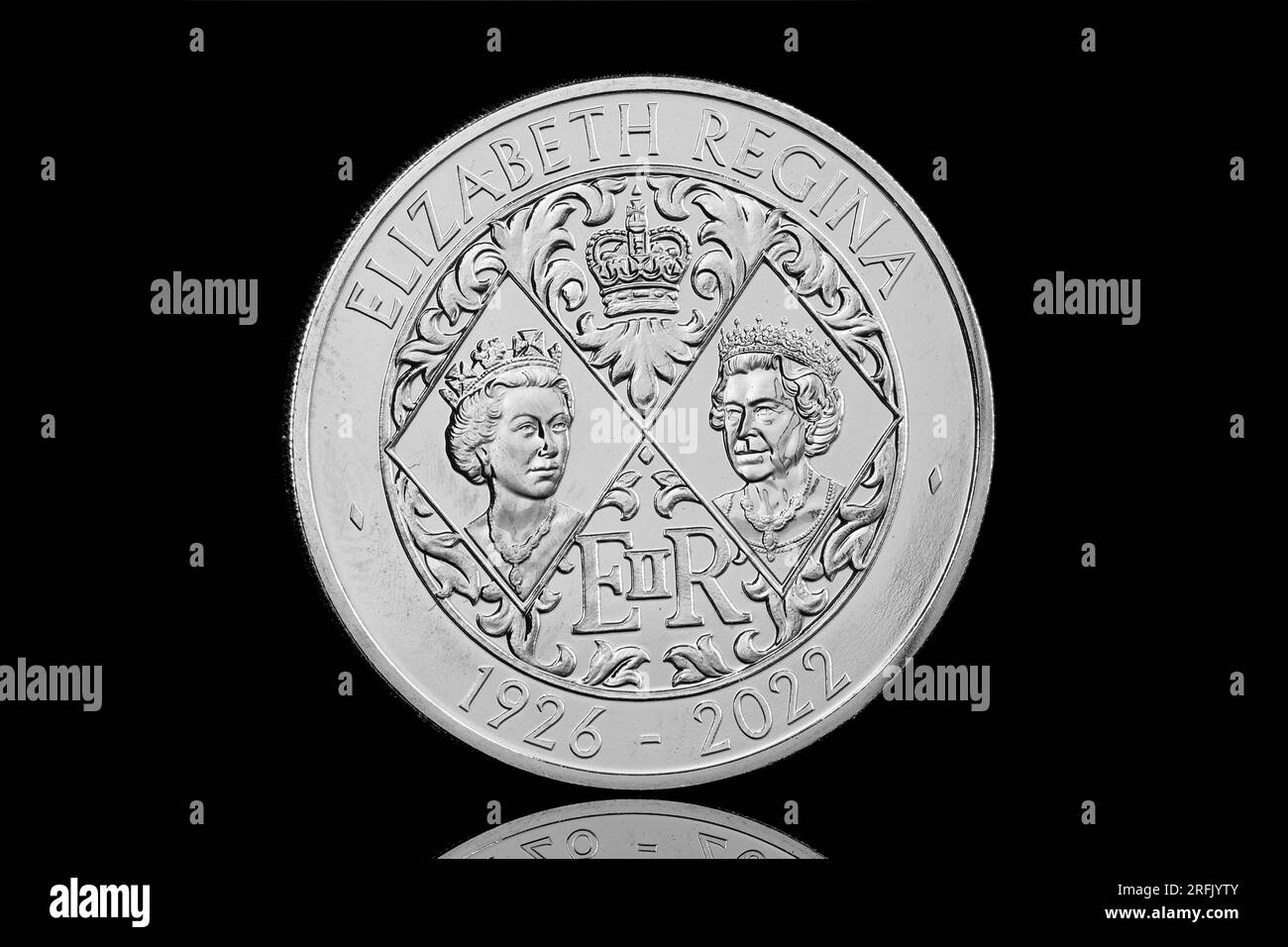 Memorial £5 coin to commemmorate the life of Queen Elizabeth II and ...