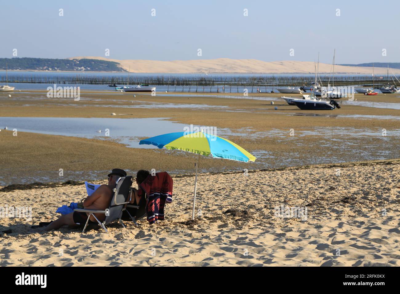Plage du Cap Ferret sur le Bassin d’Arcachon en face de la dune du ...