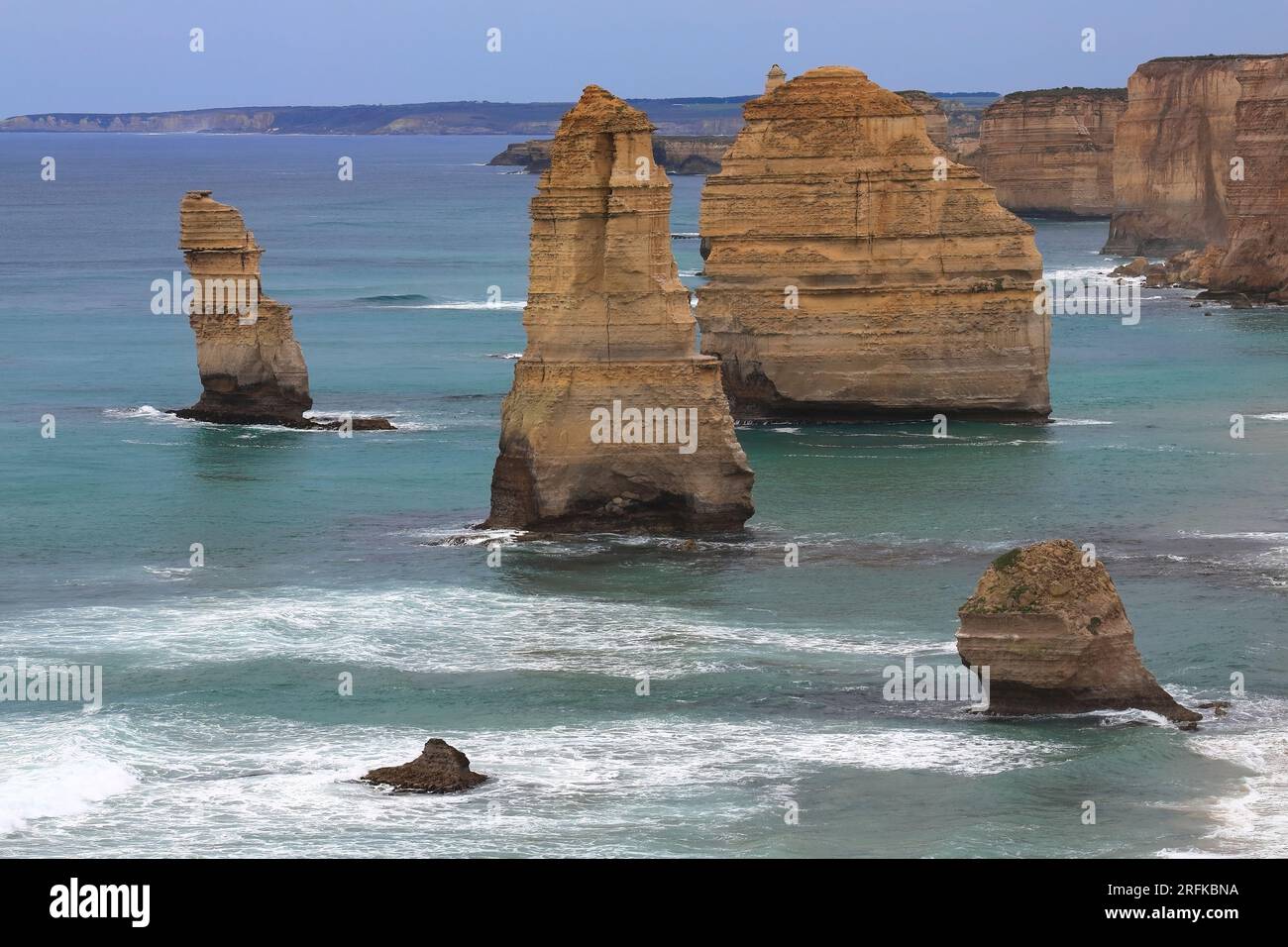 804 The Twelve Apostles sea stacks as seen from the offical viewpoint ...