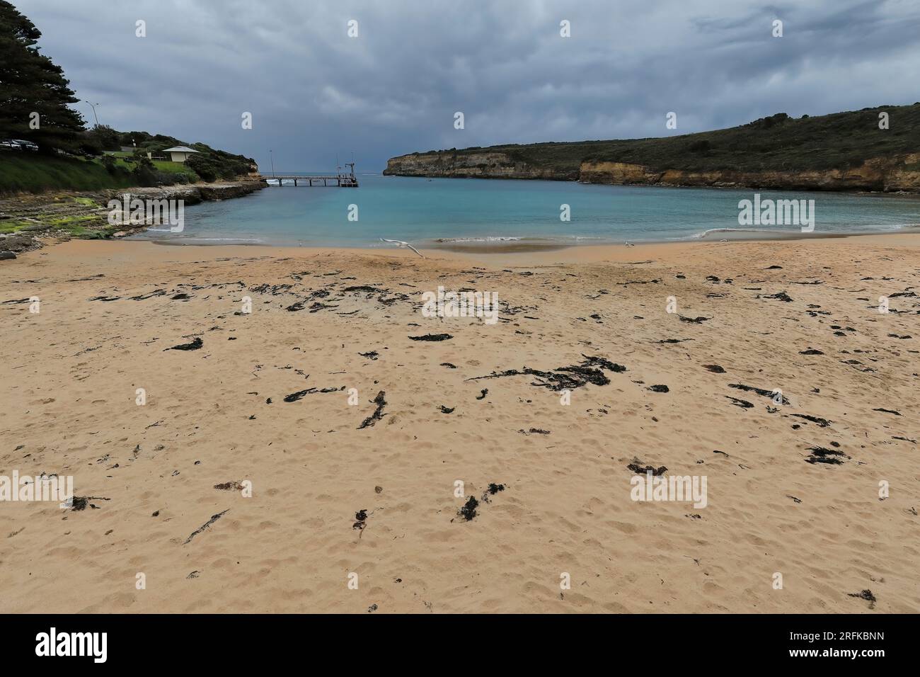 Wall ocean oriented hi-res stock photography and images - Alamy