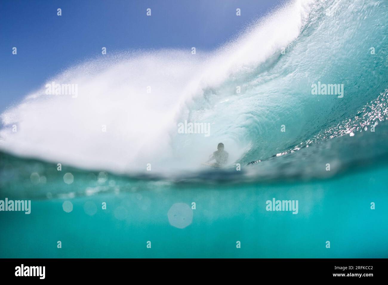 guy surfing a powerful wave in midwater shoot Stock Photo - Alamy