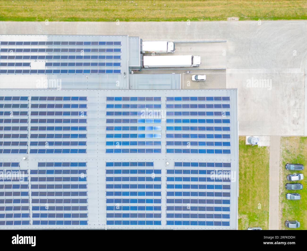 Solar panels on large store hi-res stock photography and images - Alamy
