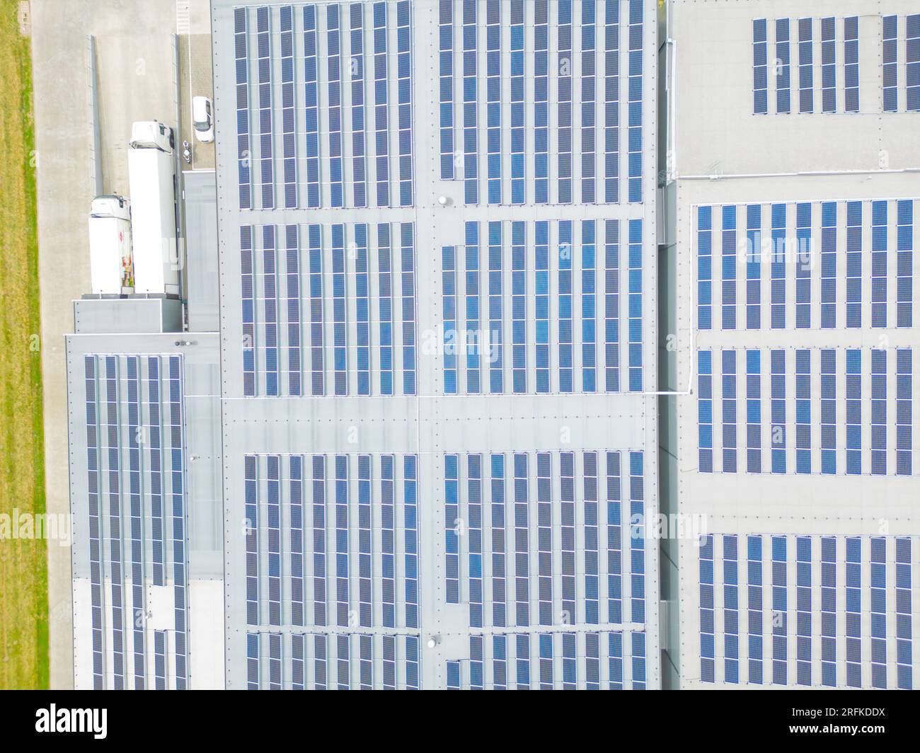 Solar panels on large store hi-res stock photography and images - Alamy