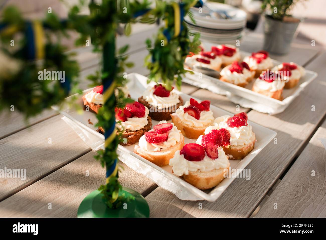 party food at a swedish midsommar party celebrating midsummer Stock ...