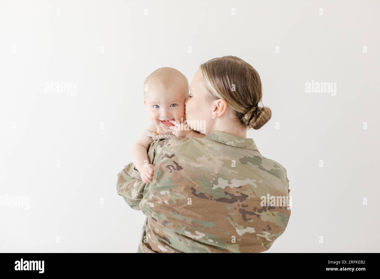Military mom hi-res stock photography and images - Alamy