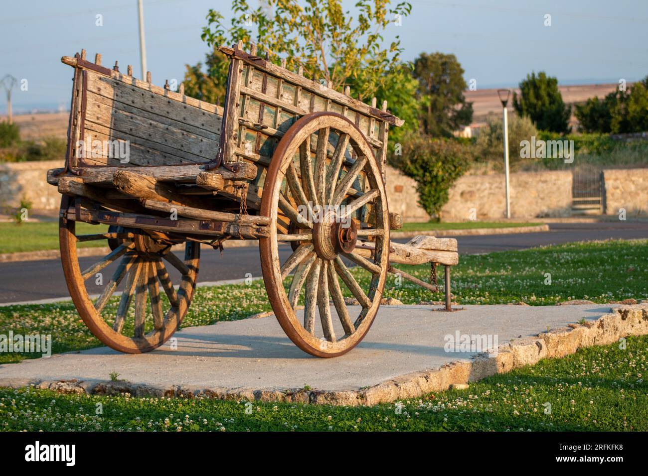 Old fashioned hay cart hi-res stock photography and images - Alamy