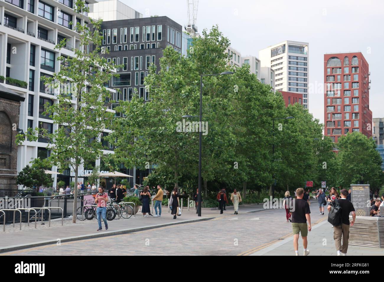 Granary Square, King's Cross, London: a mixed use new urban development ...