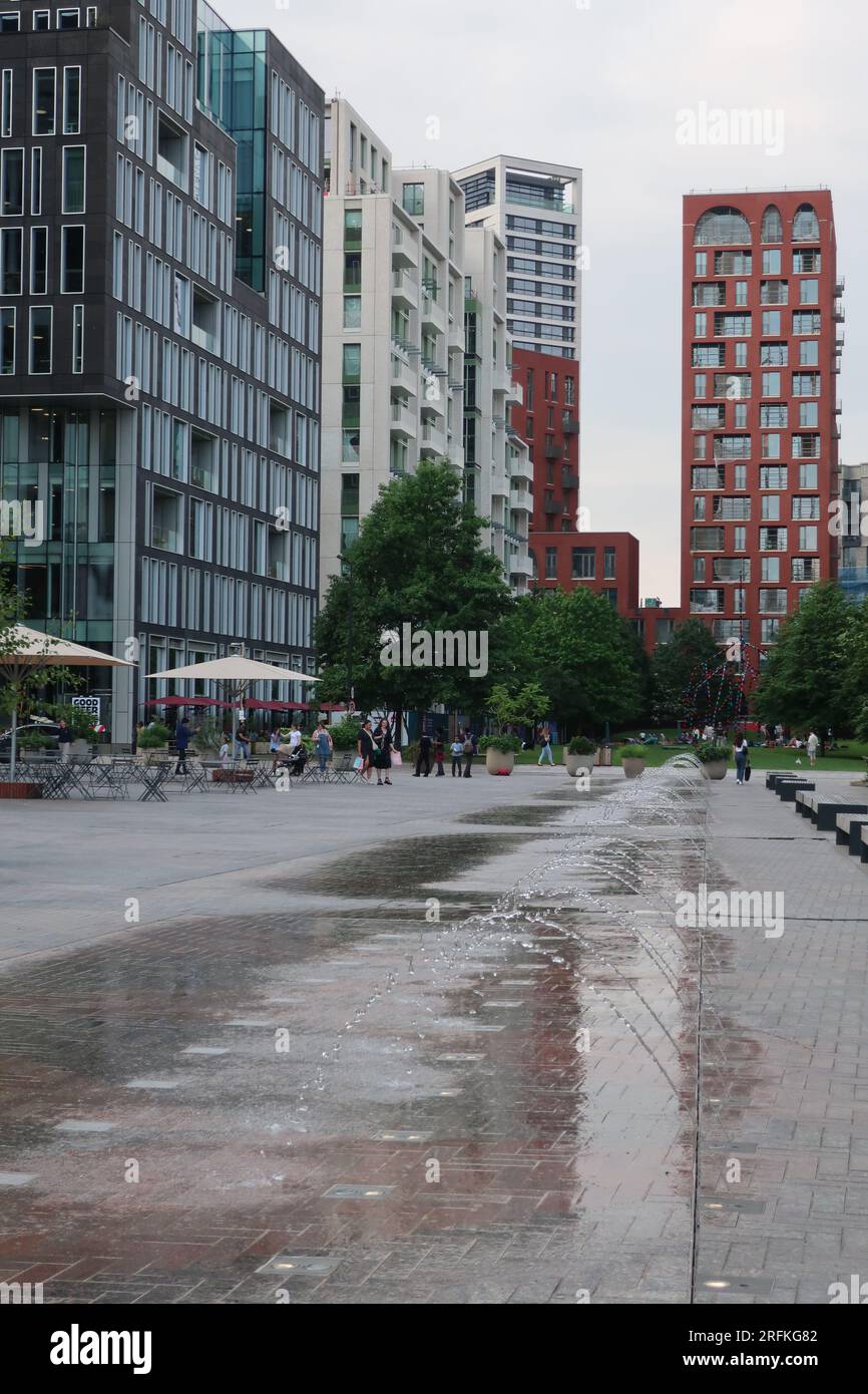 Granary Square, King's Cross, London: a mixed use new urban development ...