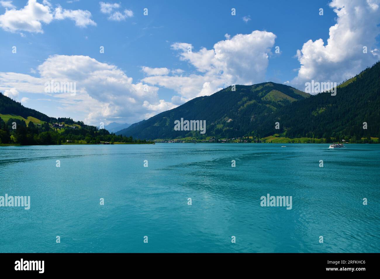 View Weissensee lake and Hochtratten mountain above in Carinthia ...