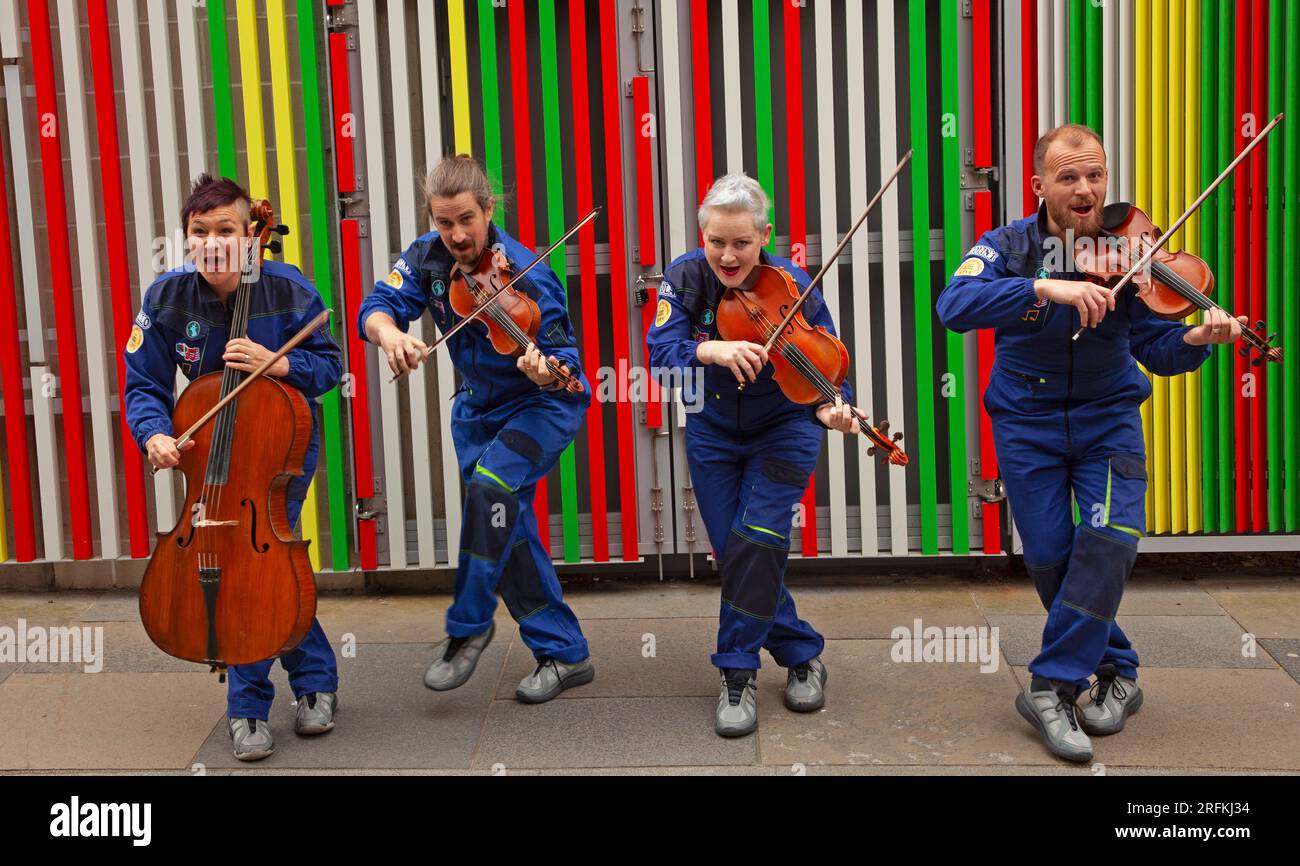 Chuckie Pend, colourful staircase, Edinburgh, Scotland, UK. 4 August 2023. String quartet ...