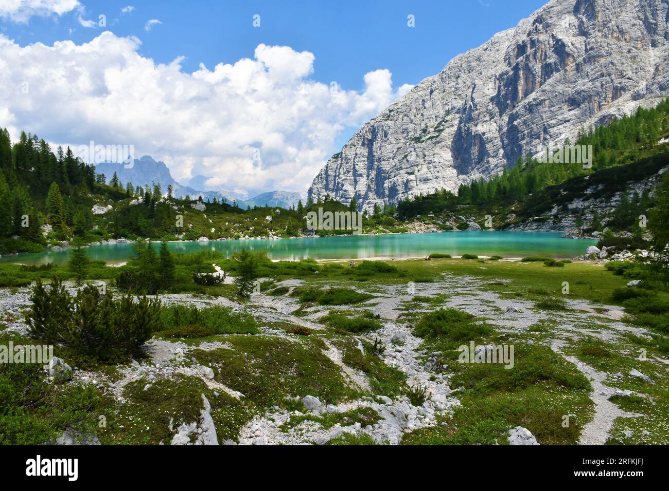 Alpine lake Sorapis in Dolomite Alps near Cortina d'Ampezzo in Veneto ...