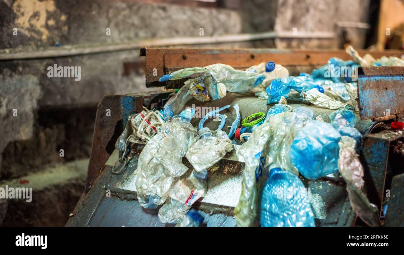 Recycling facility conveyor belt hi-res stock photography and images - Alamy
