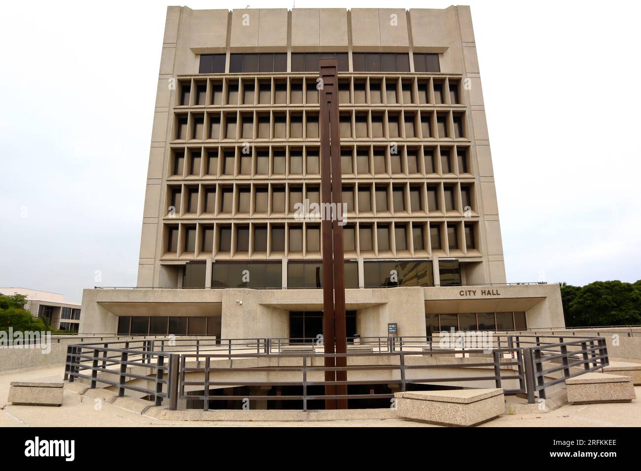 Inglewood (Los Angeles), California: Inglewood City Hall at 1 W ...