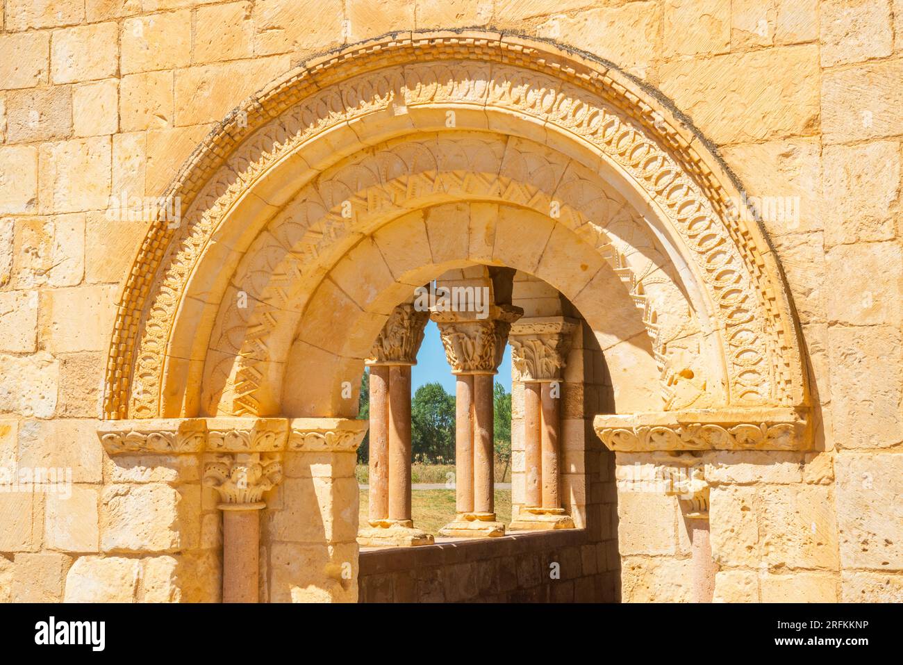 Arcos de atrio hi-res stock photography and images - Alamy