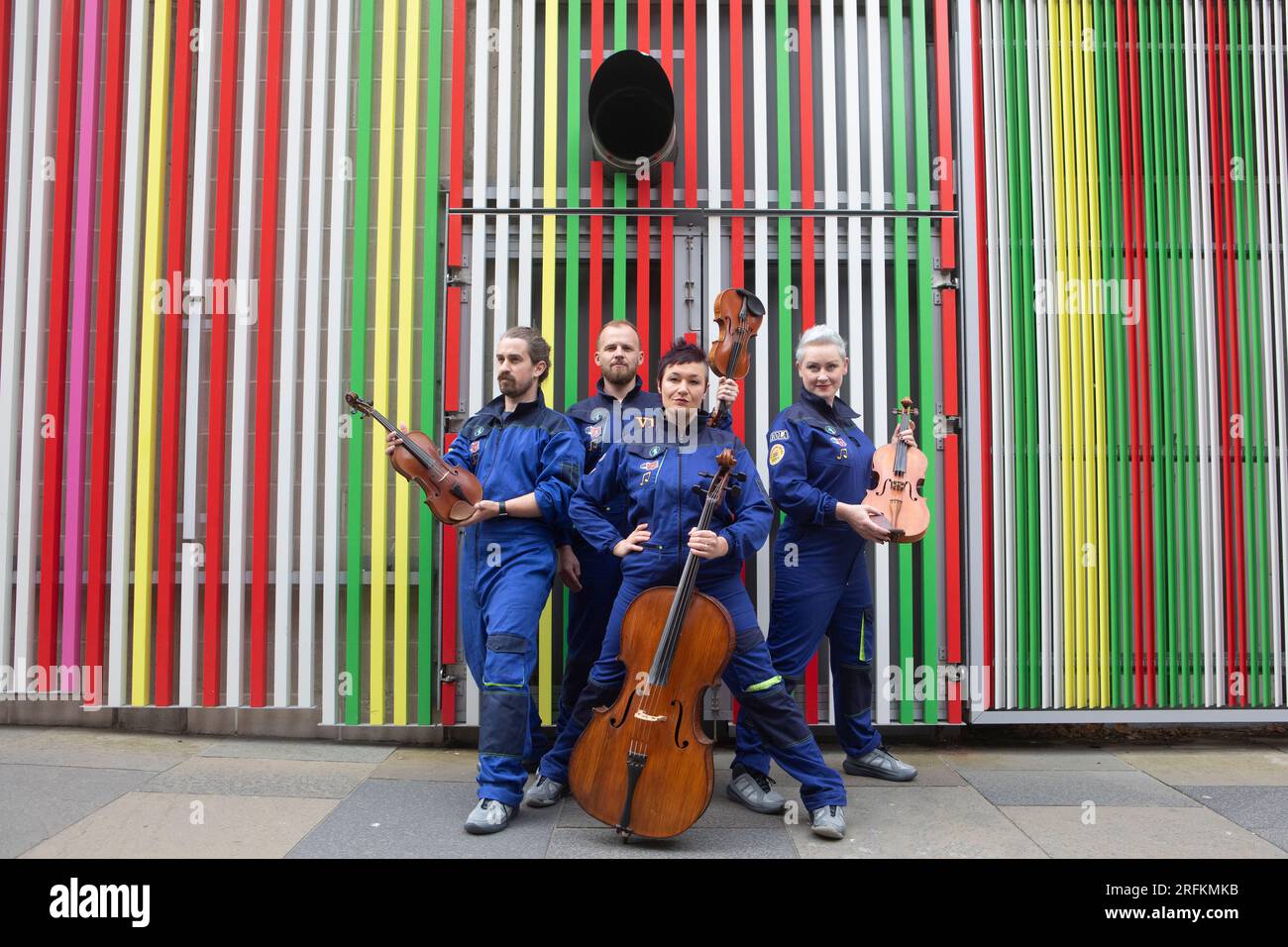 String quartet bowjangles hi-res stock photography and images - Alamy