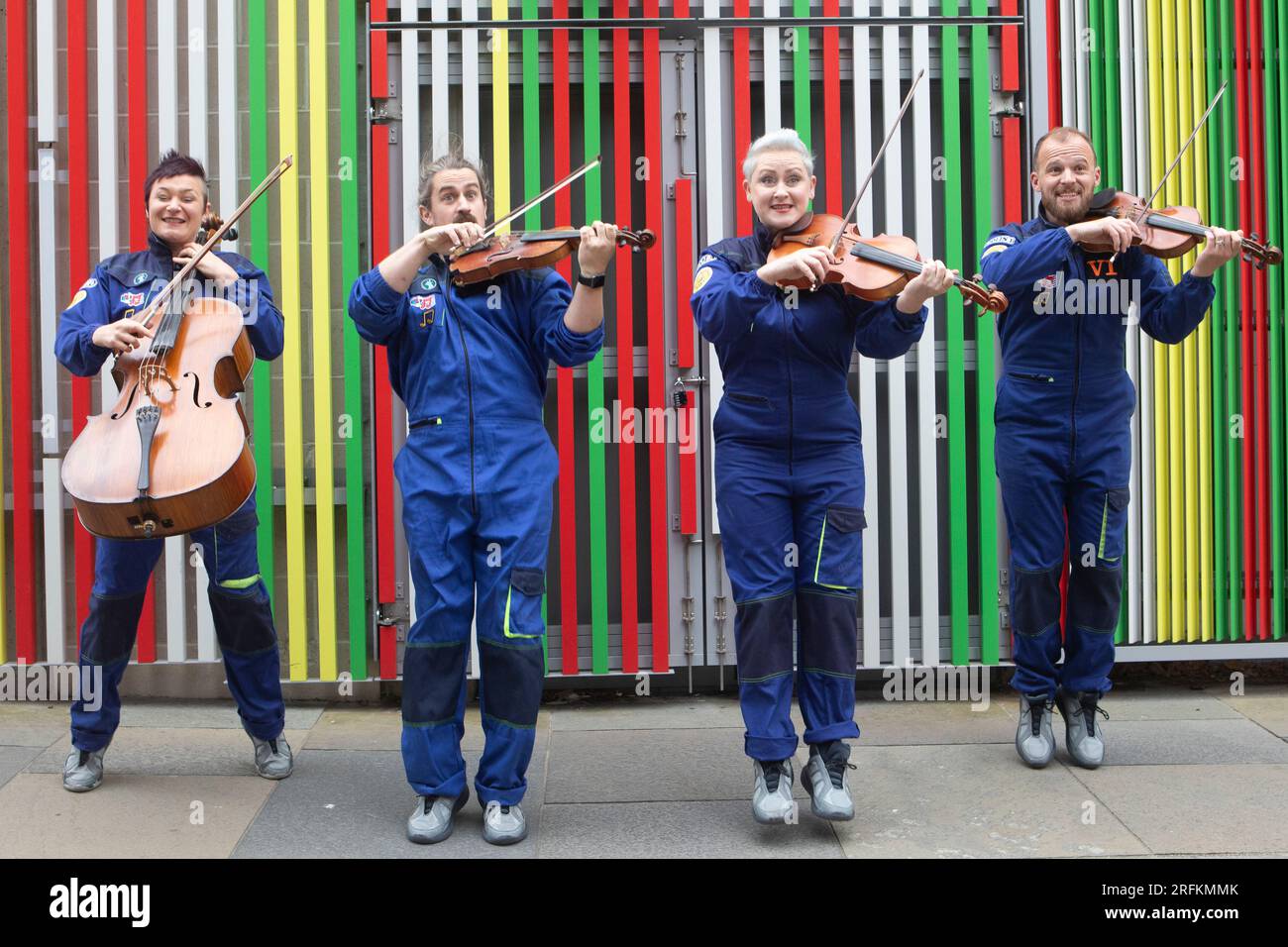 String quartet bowjangles hi-res stock photography and images - Alamy