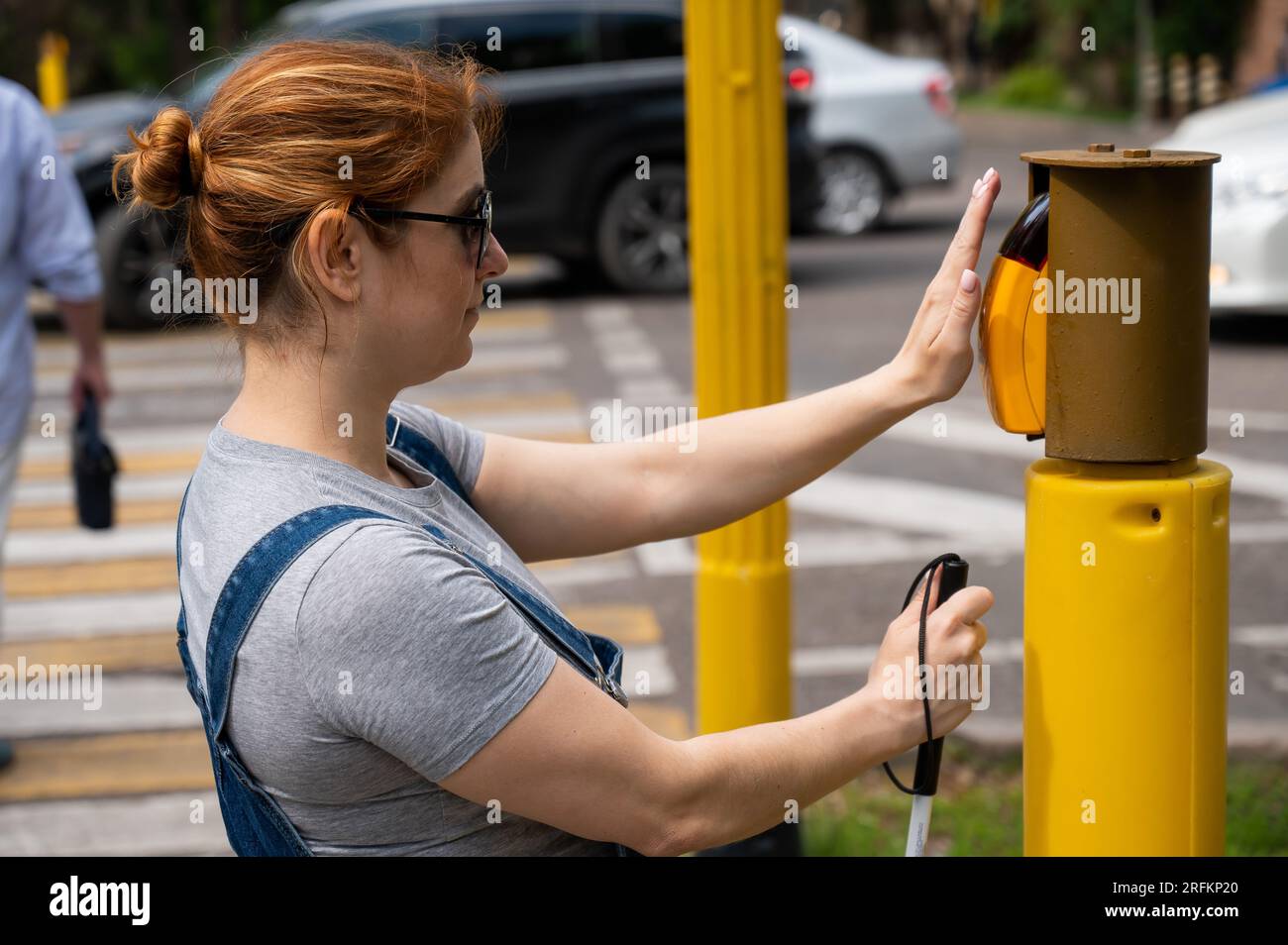 Cross street button blind hi-res stock photography and images - Alamy