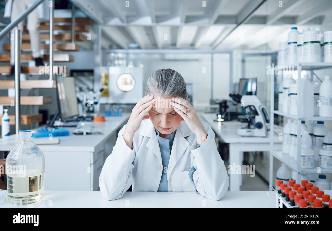 Fail mistake scientist stress hi-res stock photography and images - Alamy