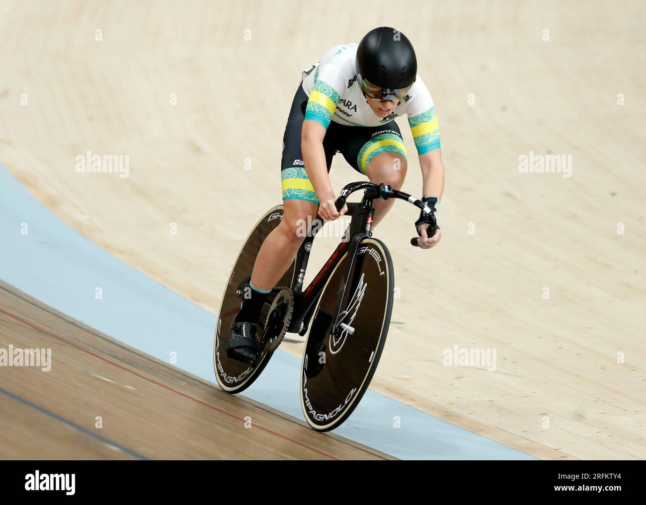 Australia's Amanda Reid finishes second in the Women's C2 Omnium during ...
