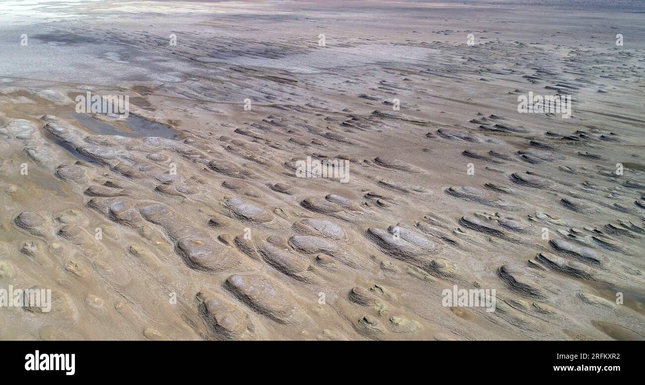 GOLMUD, CHINA - JULY 21, 2023 - The salt crust of the Qaidam Basin is ...