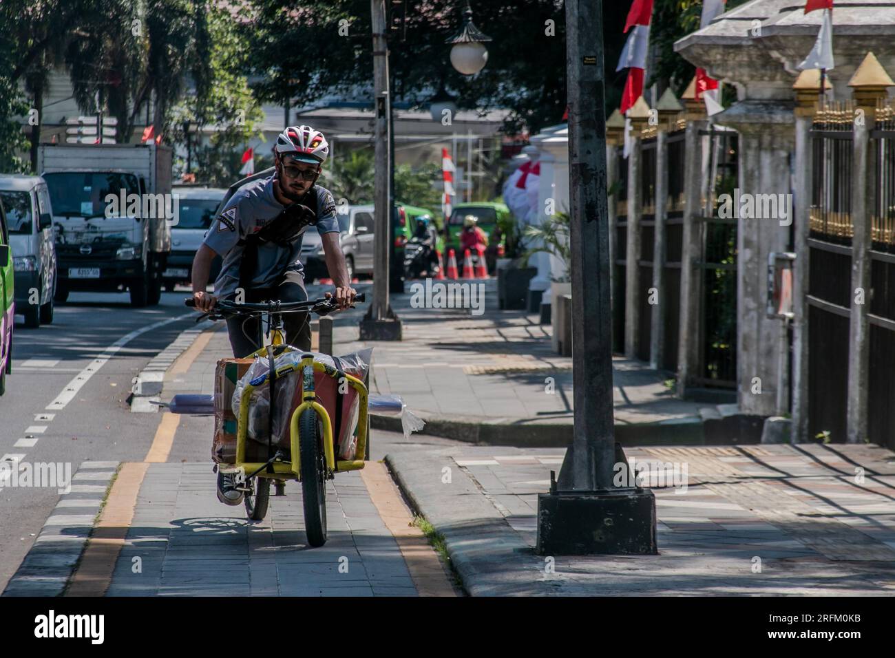 Bike courier delivers goods hi-res stock photography and images - Alamy