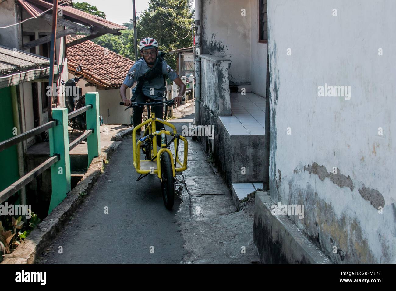 A bicycle courier delivers goods packages to the customer's address in ...