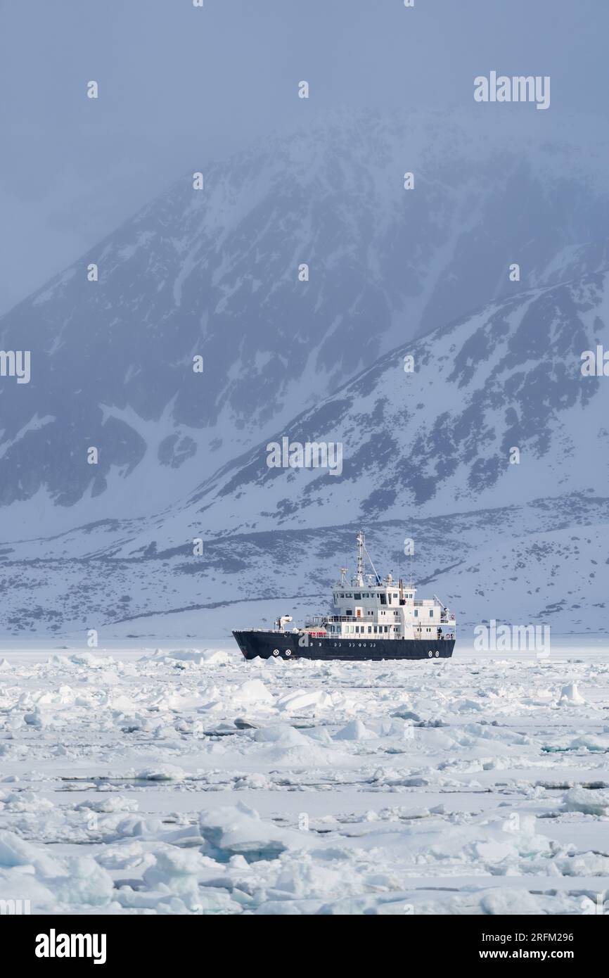 Ship cruising through the ice in Svalbard Stock Photo - Alamy