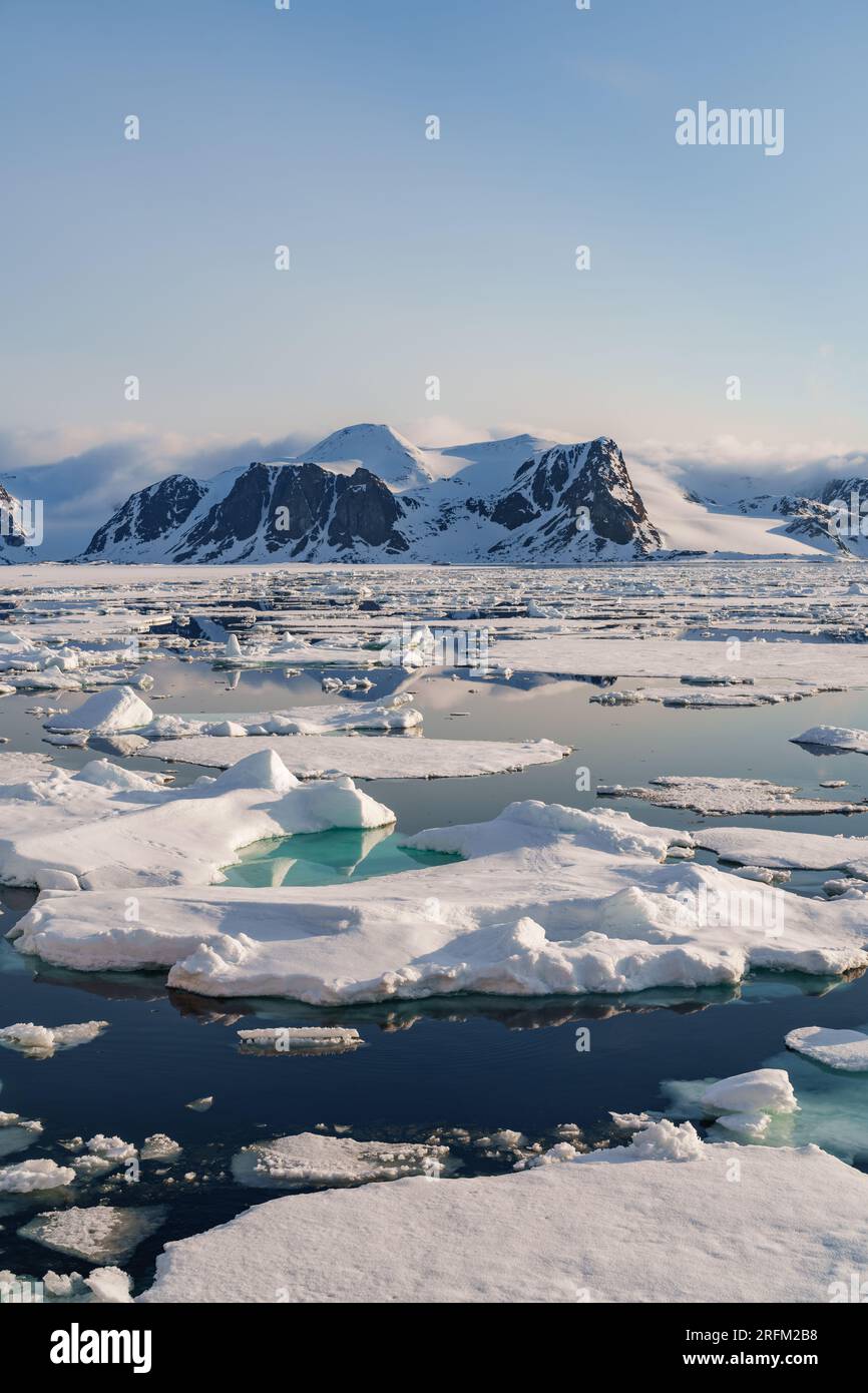 Arctic landscape north pole hi-res stock photography and images - Alamy
