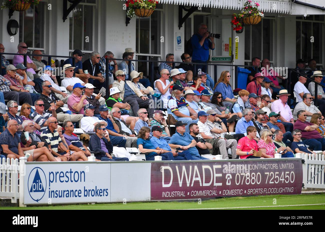Spectators stadium cricket hi-res stock photography and images - Alamy
