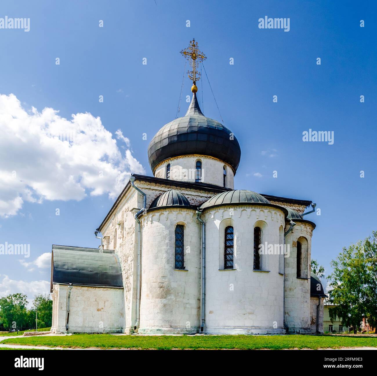 Russian 12th century cathedral architecture hi-res stock photography ...